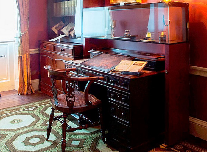 Charles Dickenss Desk And Chair National Heritage Memorial Fund